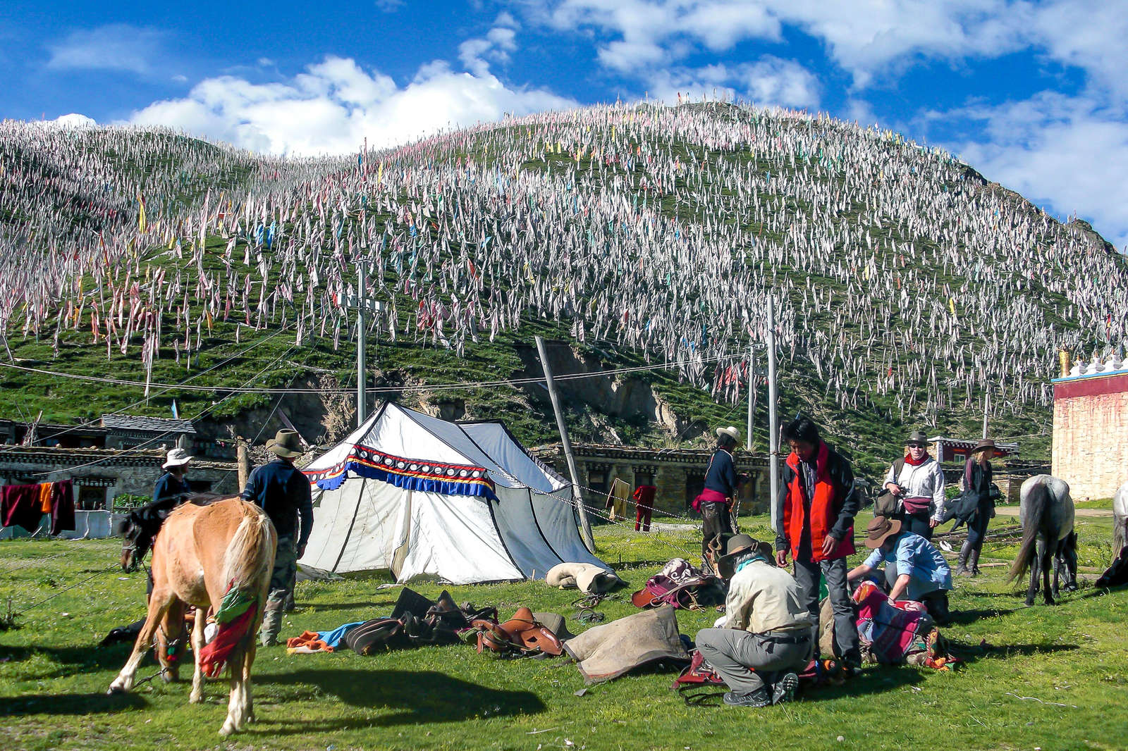 Riding trail through Tibet and the Tagong Festival | Equus Journeys
